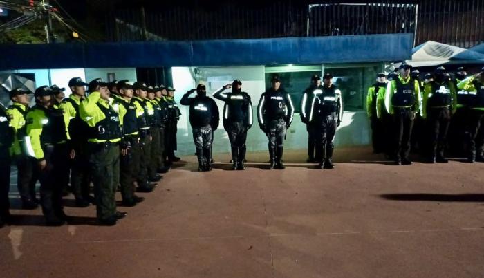 Policía ejecuta operativos simultáneos de control en varias cárceles de Ecuador - KCH FM