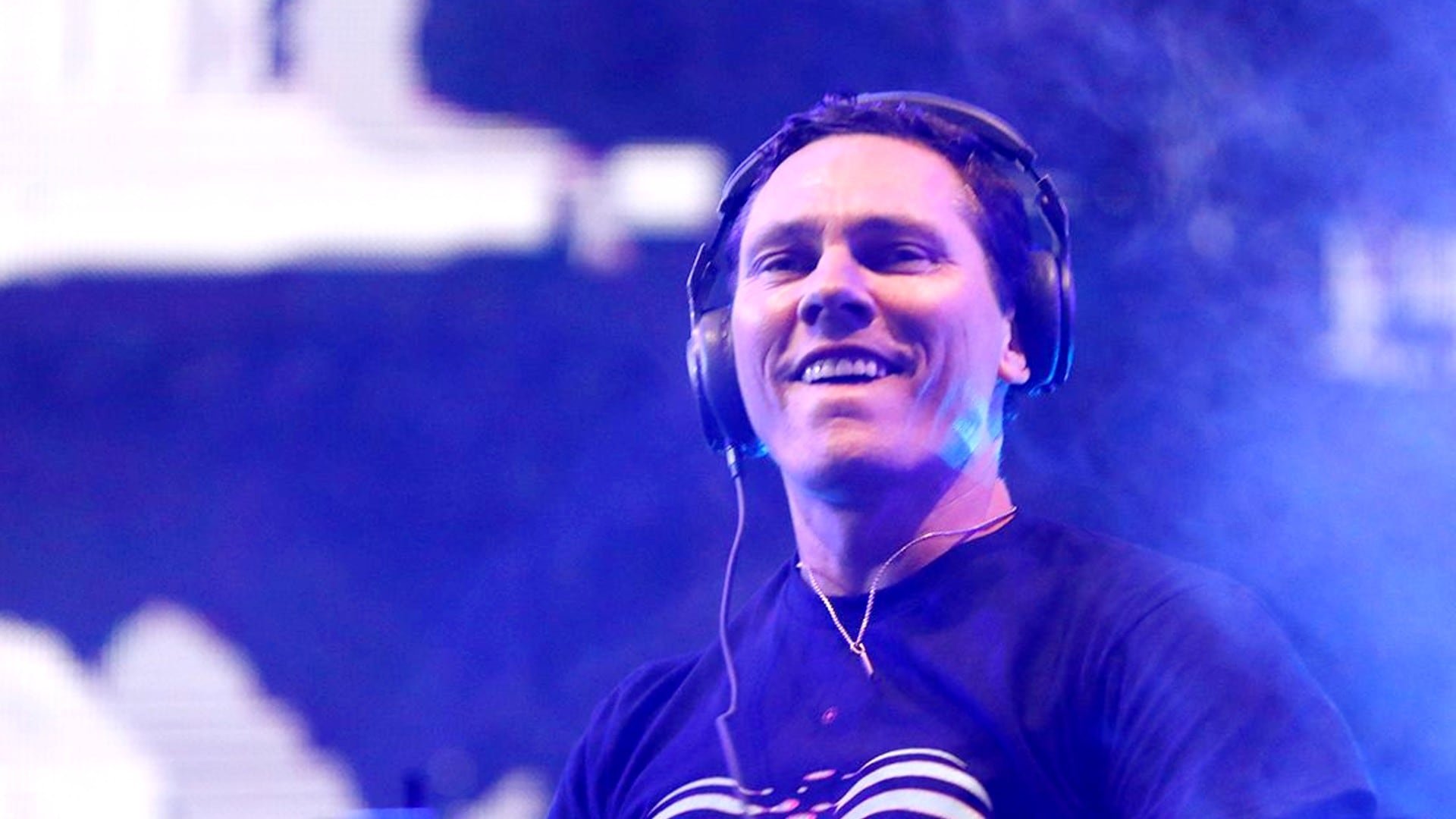 Tiësto: Magia Electrónica Frente a las Pirámides de Giza - KCH FM