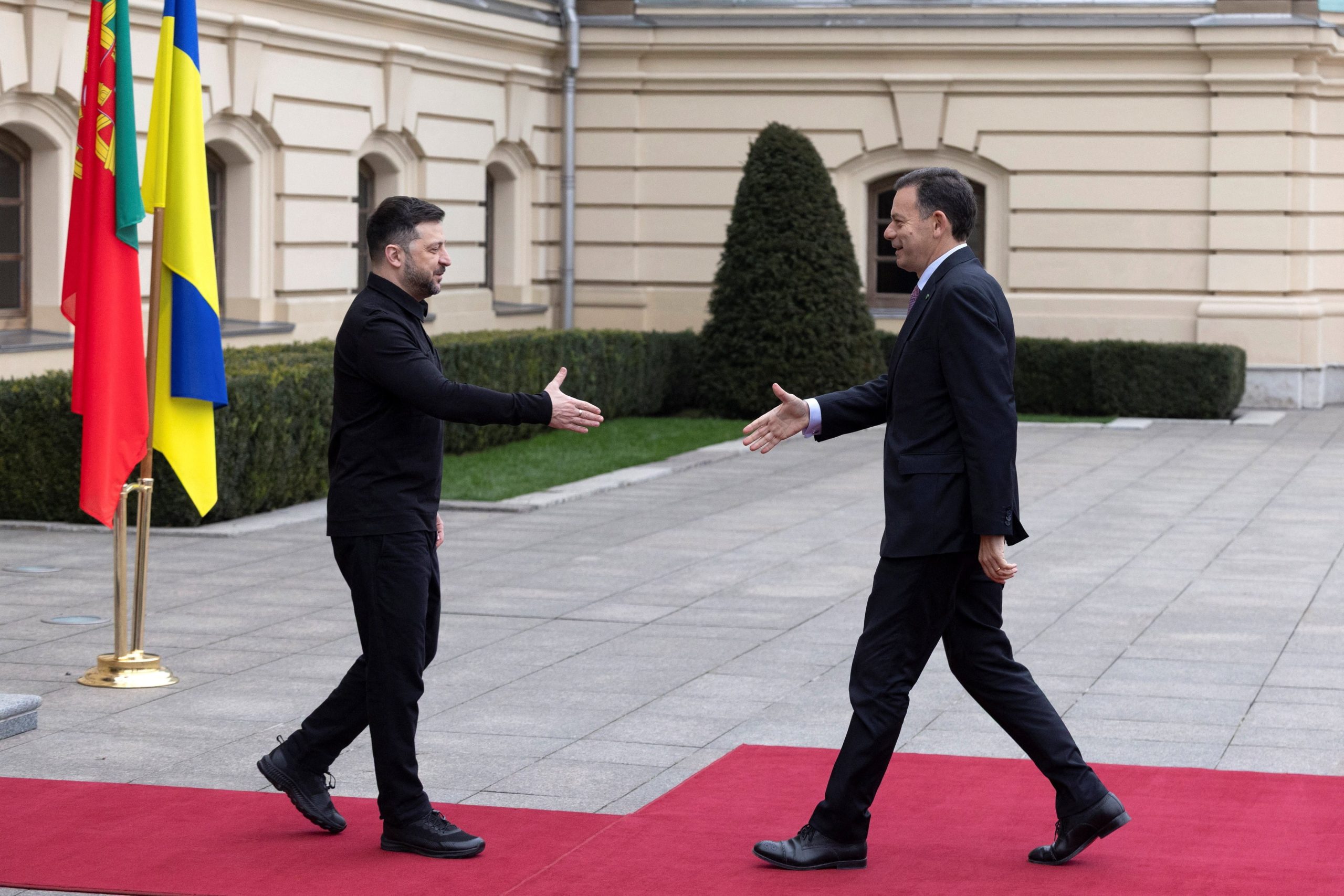 Ucrania y Portugal fabricarán drones marítimos contra Rusia - KCH FM