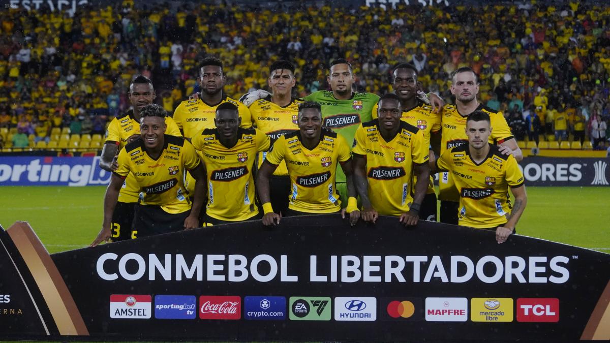 SIGUEN LAS BAJAS EN EL ÍDOLO: Dixon Arroyo y Brian Oyola no seguirán en ...