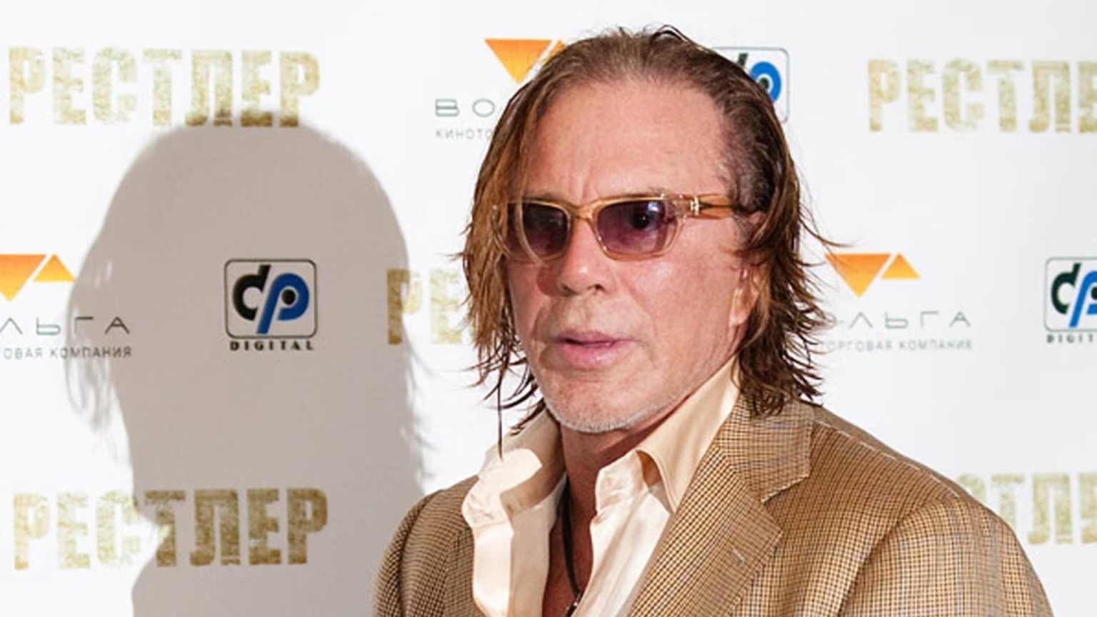 Mickey Rourke rechaza colecta de fans pese a crisis económica actual ...