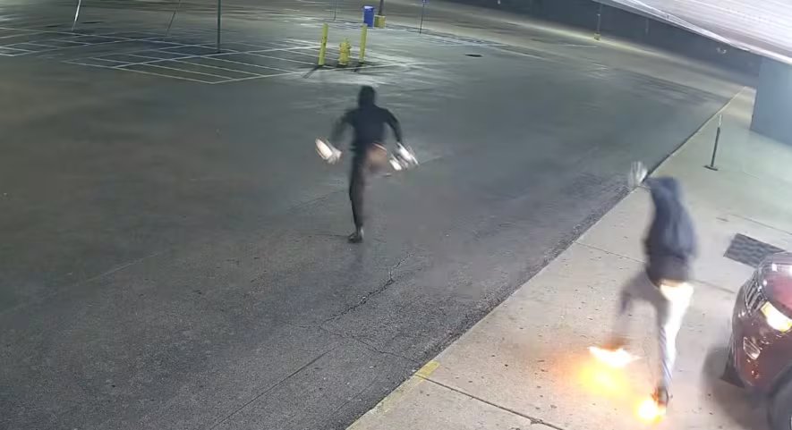 Dramático robo en Michigan: ladrón termina en llamas al intentar quemar ...