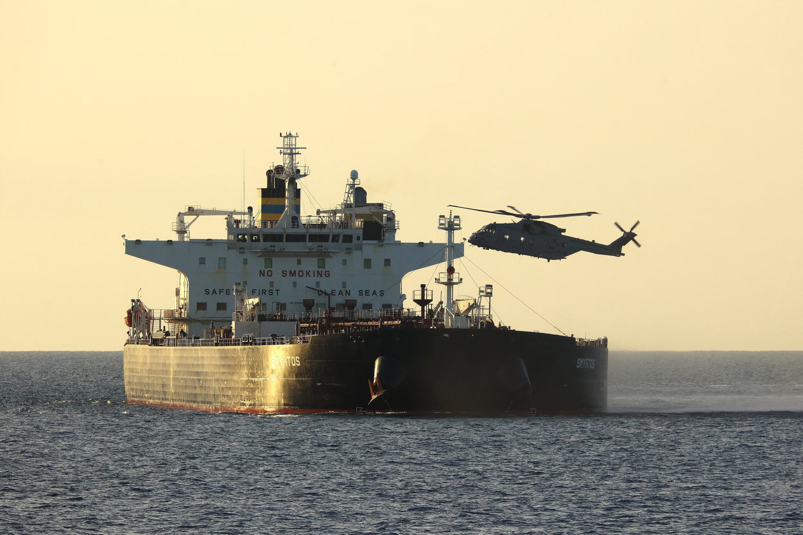 Reino Unido intercepta petrolero de la flota fantasma rusa en el Canal ...