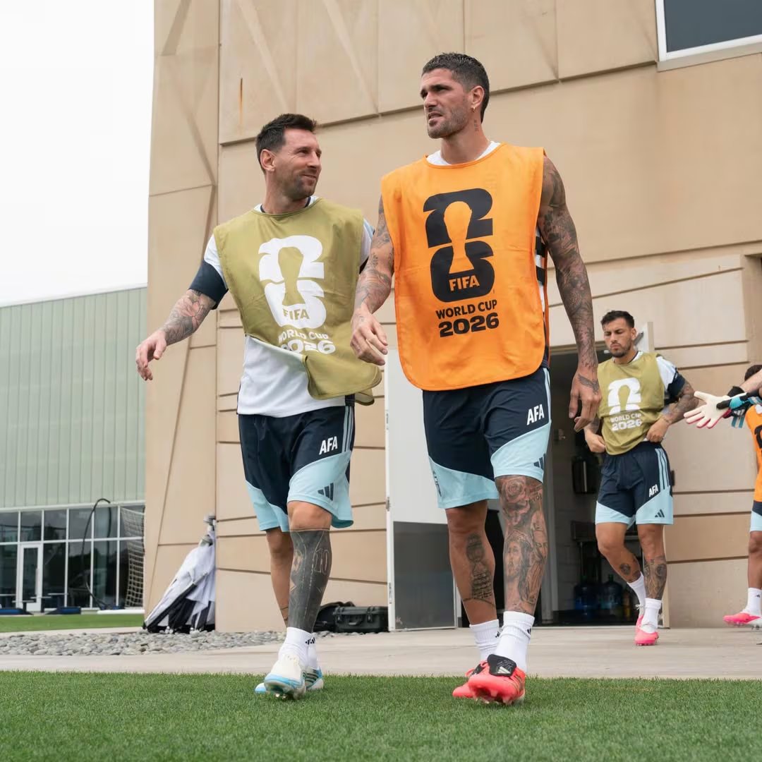 Messi publica fotos de práctica y Antonela le dice 'Te amo' - KCH FM