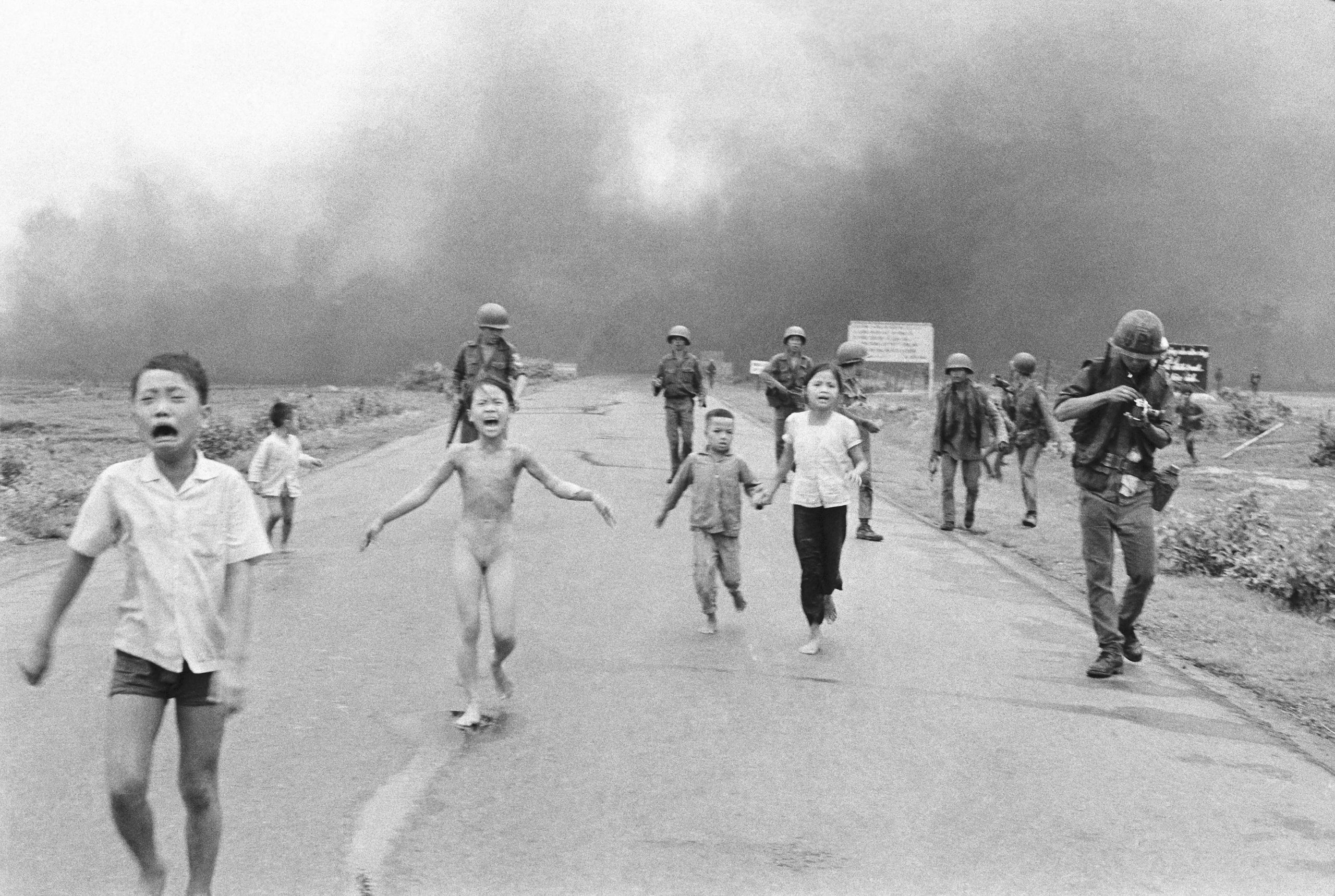 La foto que cambió una guerra: la niña del napalm y el fotógrafo que la ...