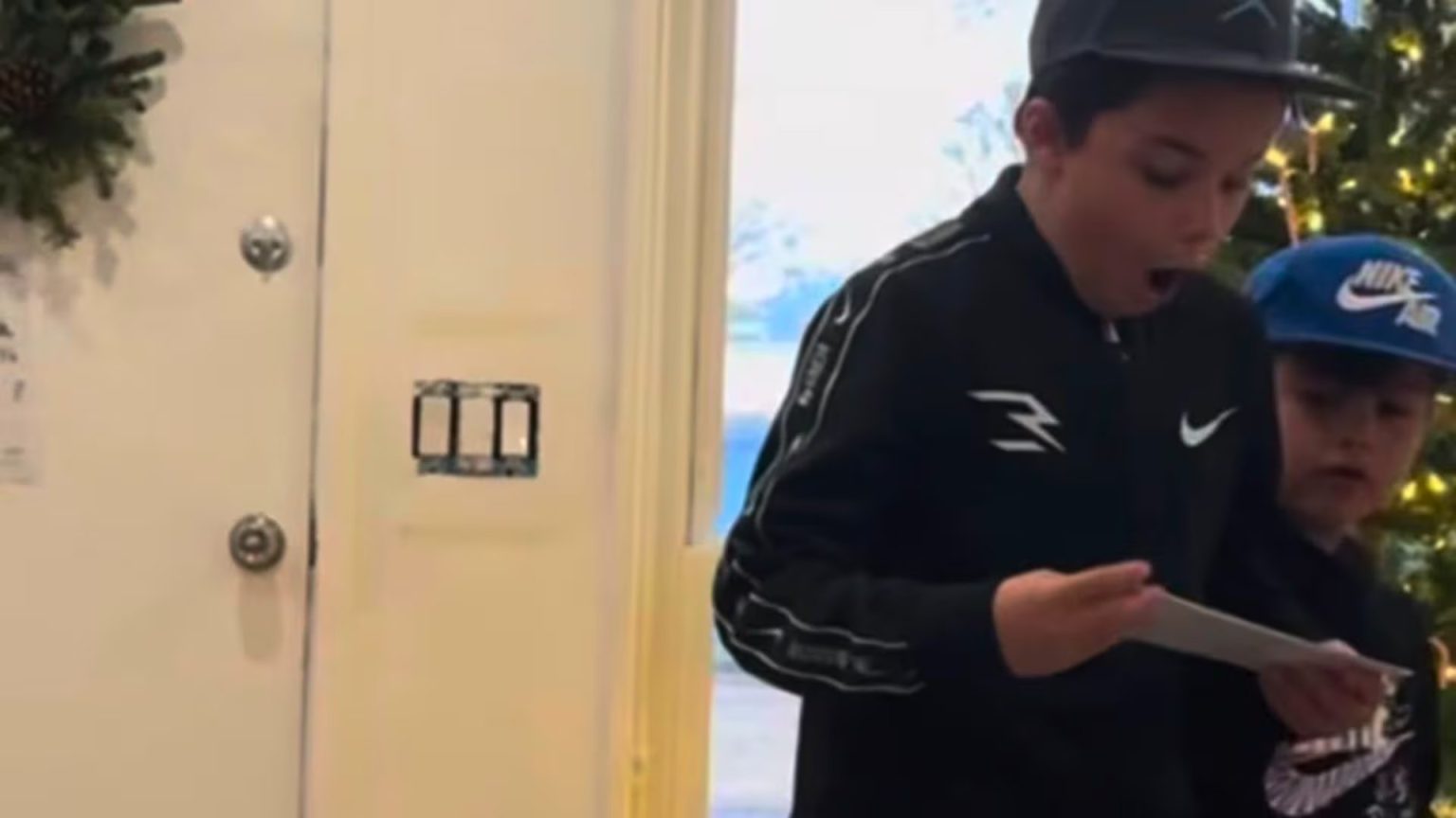 Niños estadounidenses lloran de emoción al recibir entradas para ver a ...