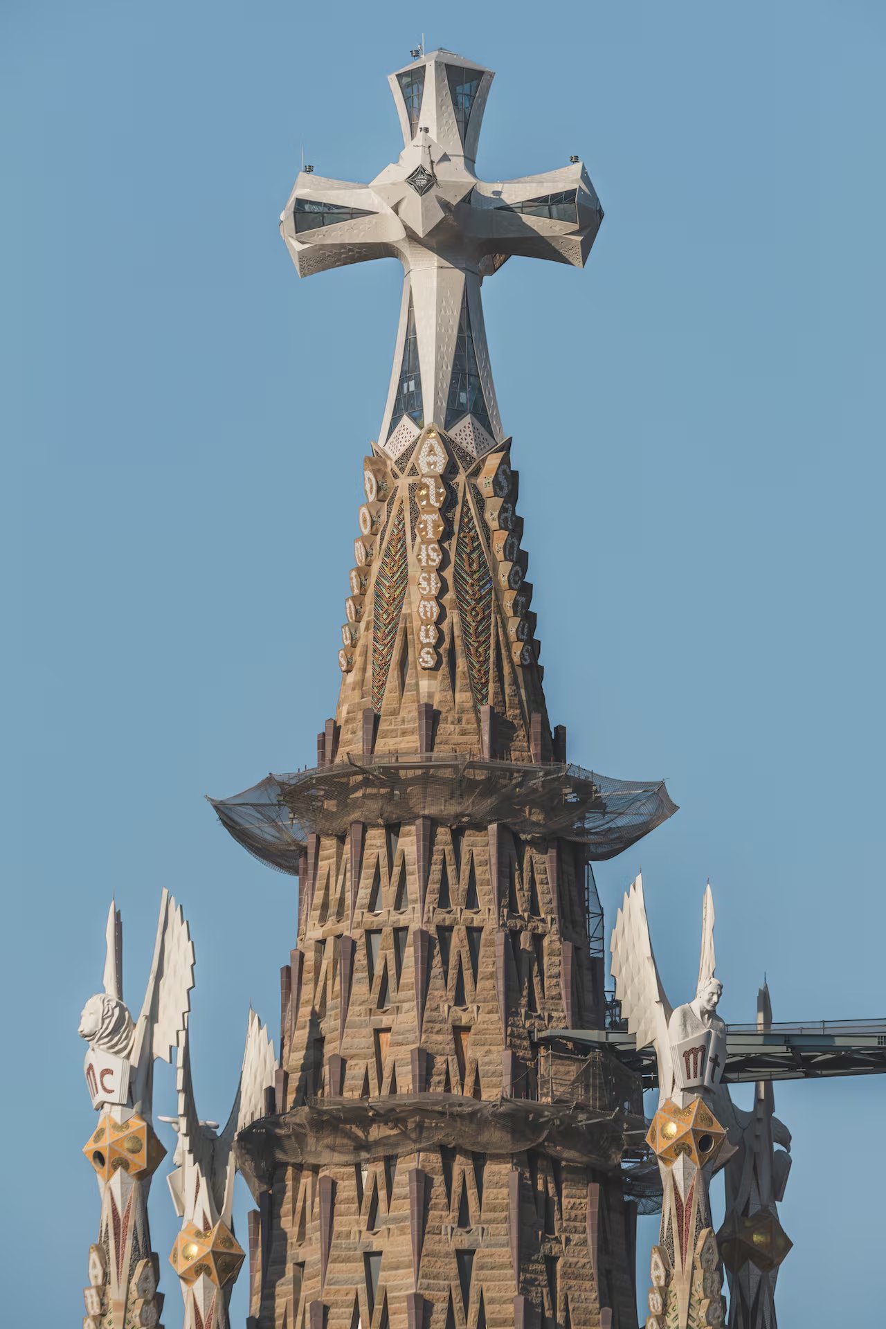 Sagrada Familia: La torre de Jesucristo la convierte en la iglesia más ...