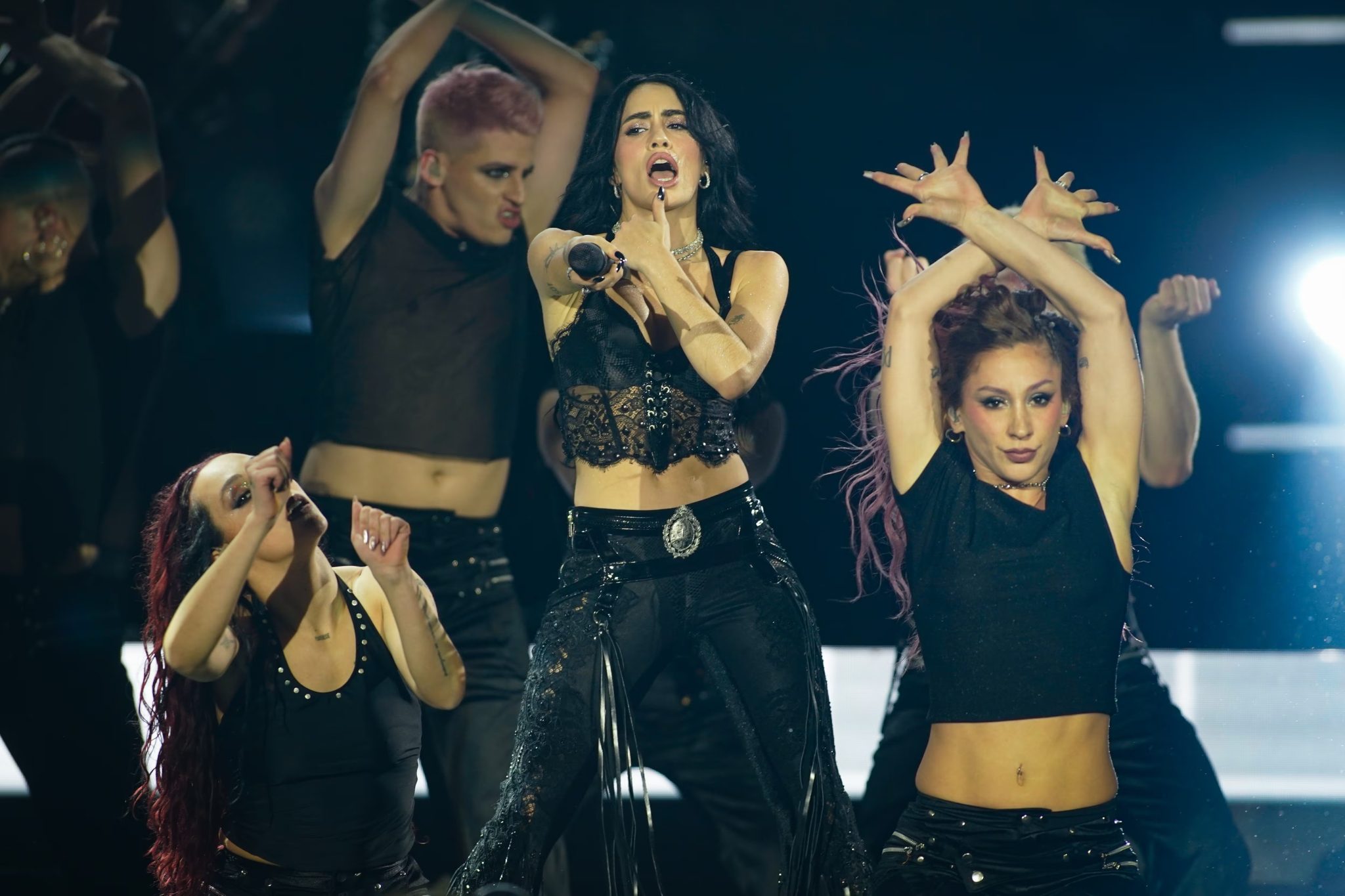 Lali rinde emotivo tributo al Indio Solari en su histórico show en ...