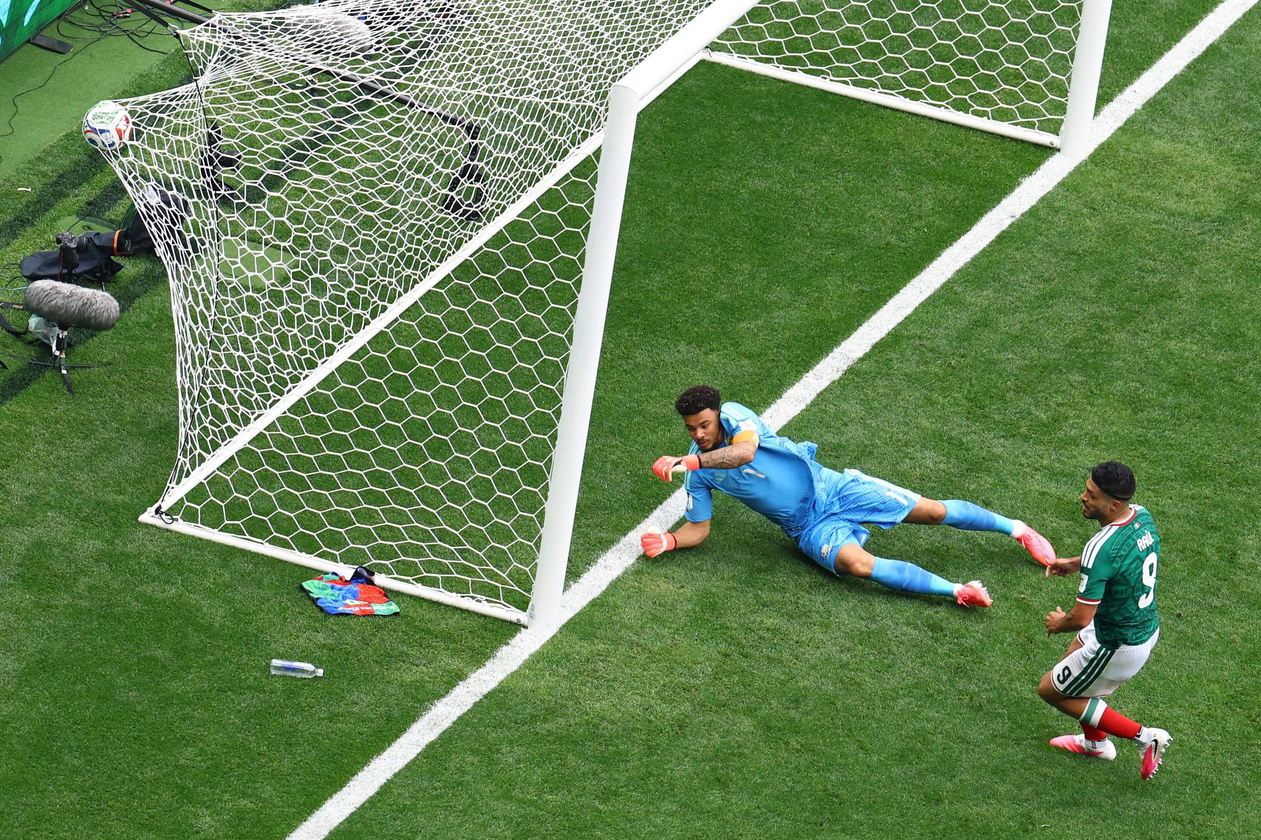 Raúl Jiménez dedica gol a su padre y da triunfo a México en Mundial ...